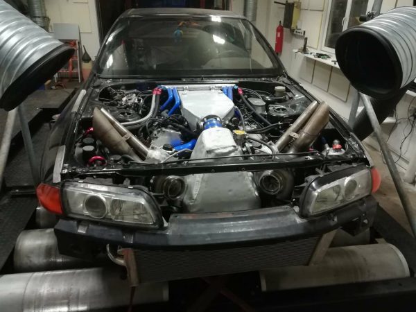 Nissan R32 GTR with a 1700 hp Twin-Turbo VK56 V8 – Engine Swap Depot