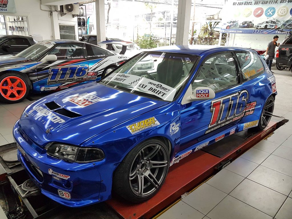 Video of RWD Honda Civic with a 3UZ V8 Drifting