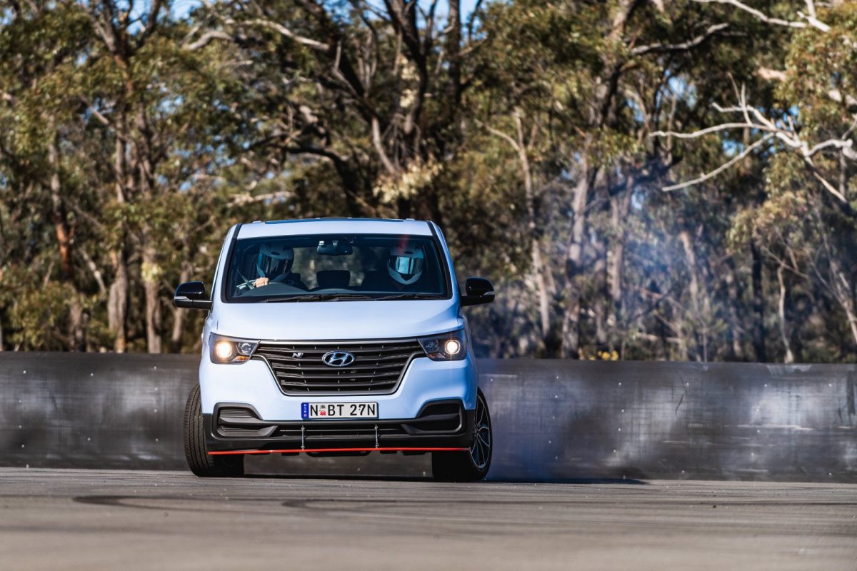 Hyundai iMax with a Twin-Turbo V6 - engineswapdepot.com