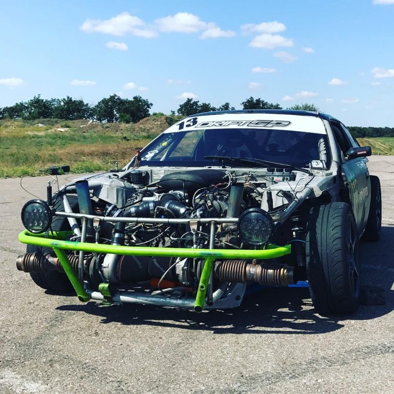 Nissan S14 with a 1100 hp Twin-Turbo VK56 V8 - engineswapdepot.com