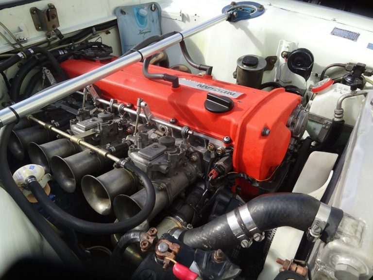 1971 Nissan Skyline with a 2.8 L RB25 Inline-Six - engineswapdepot.com