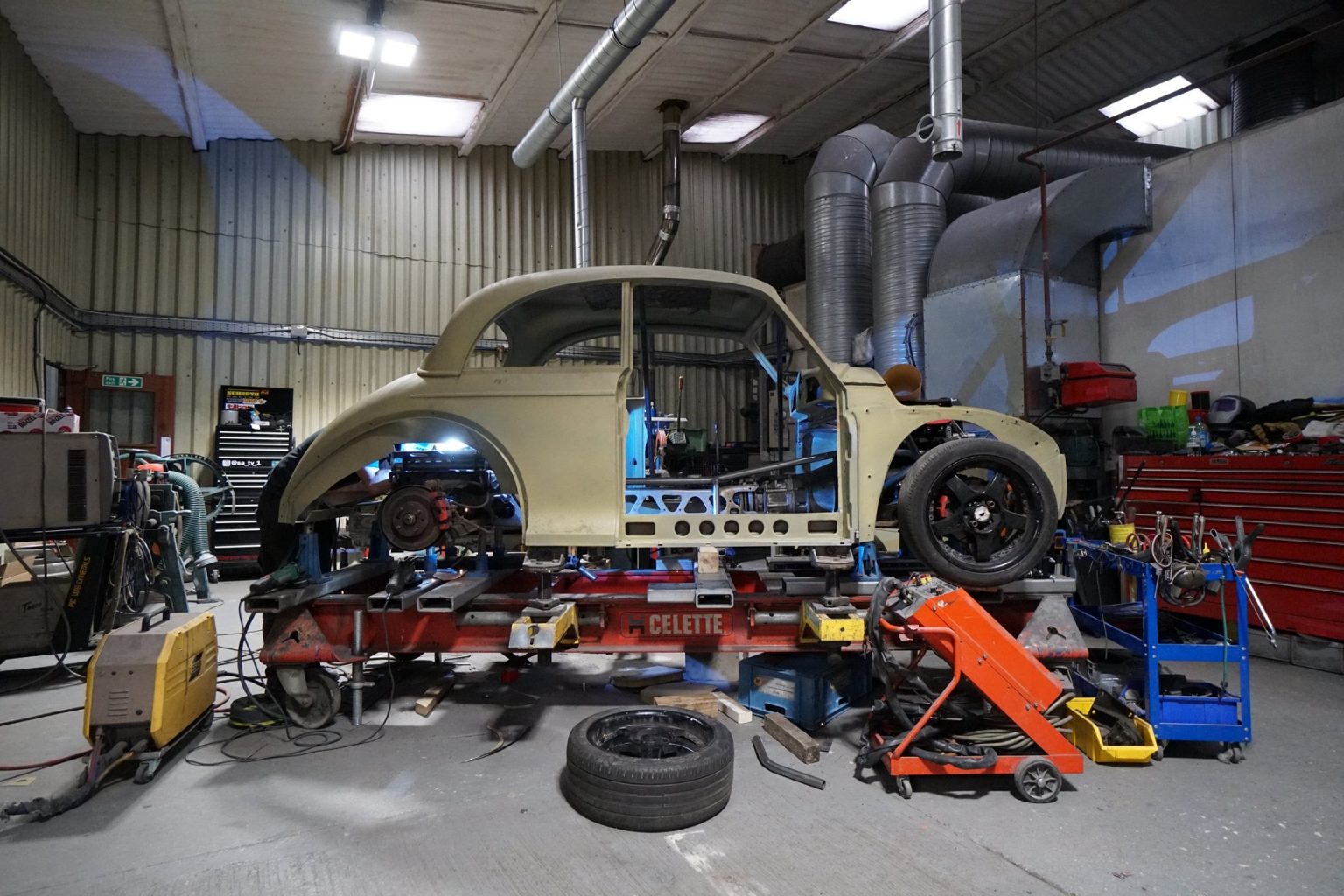 Custom Morris Minor with a Zetec Inline-Four and MX-5 Suspension ...