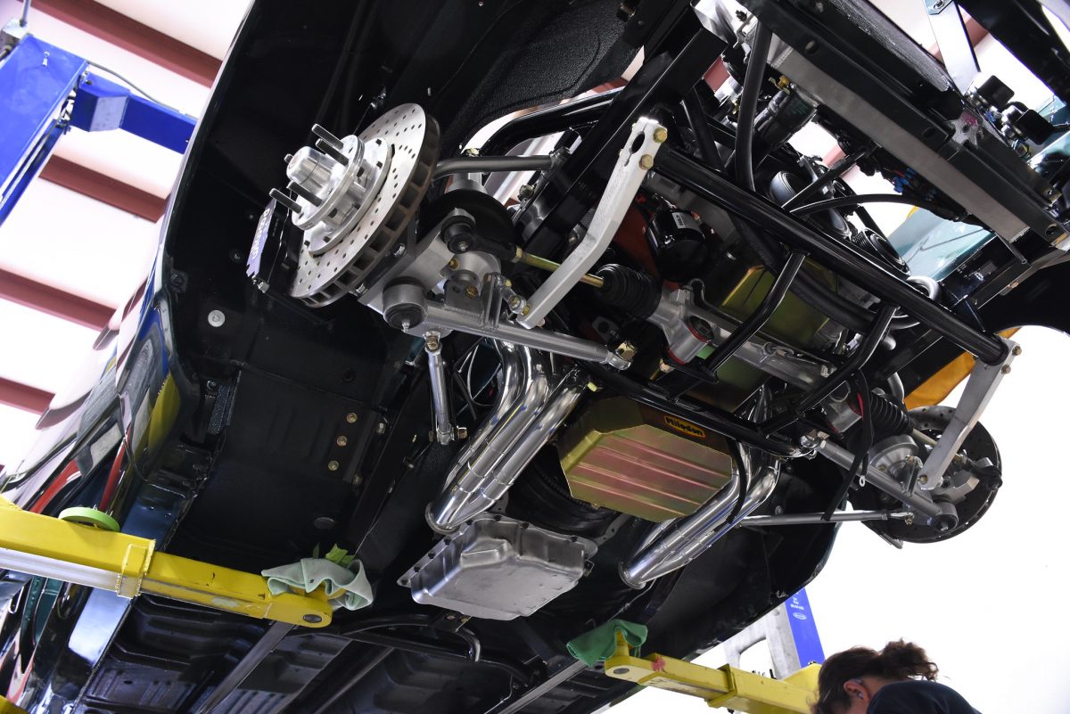 1969 Dodge Super Bee with a 6.1 L Hemi V8 09 – Engine Swap Depot