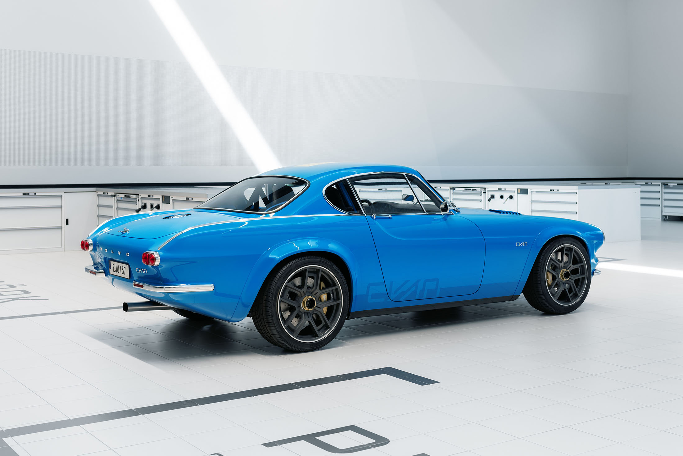 Custom Volvo P1800 with a 420 hp Turbo Inline-Four – Engine Swap Depot