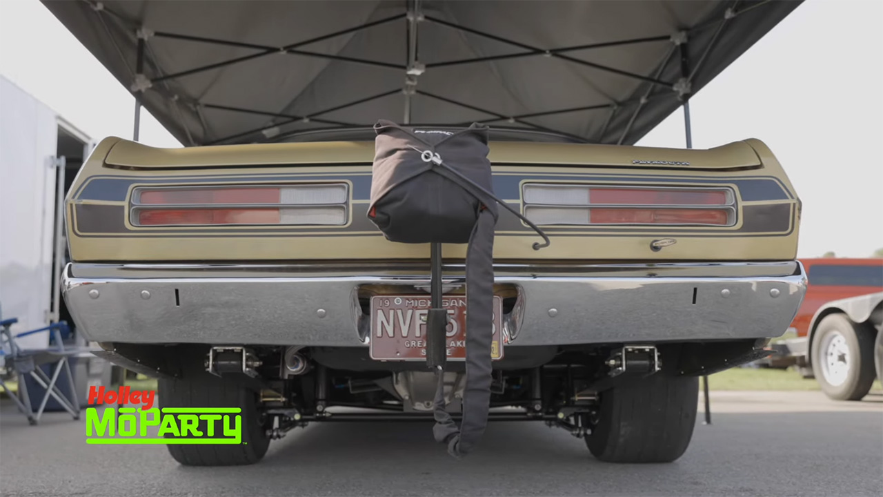 1972 Gold Duster with a Turbo 358 ci V8 - engineswapdepot.com