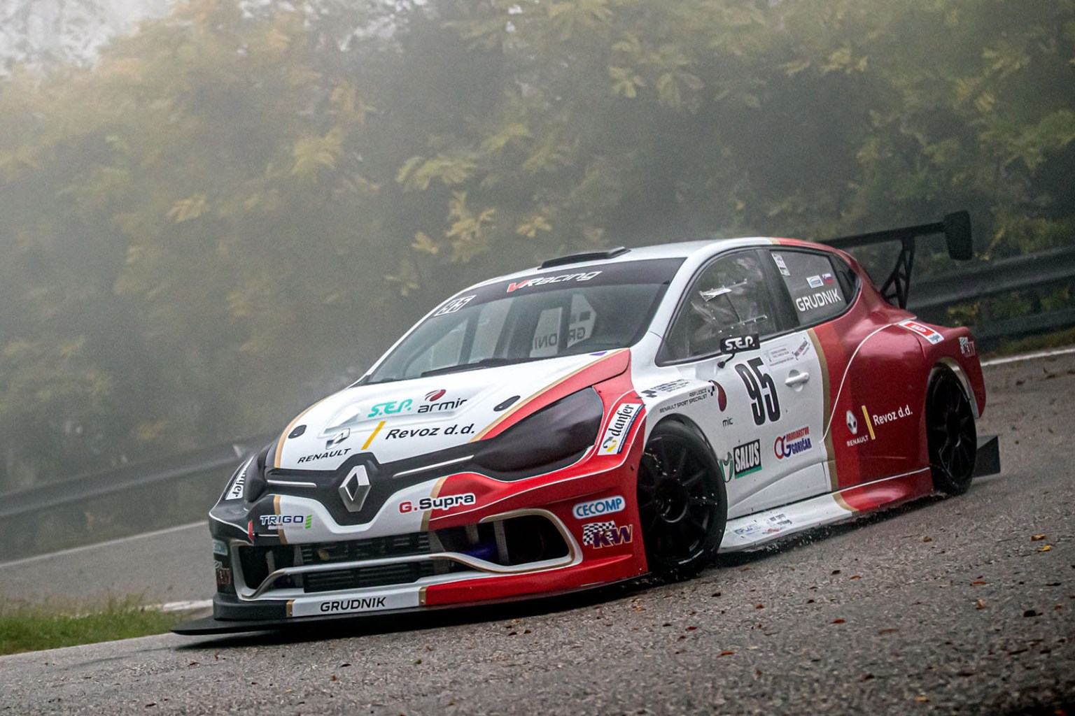 Renault Clio with a Mégane RS Turbo 2.0 L Inline-Four – Engine Swap Depot