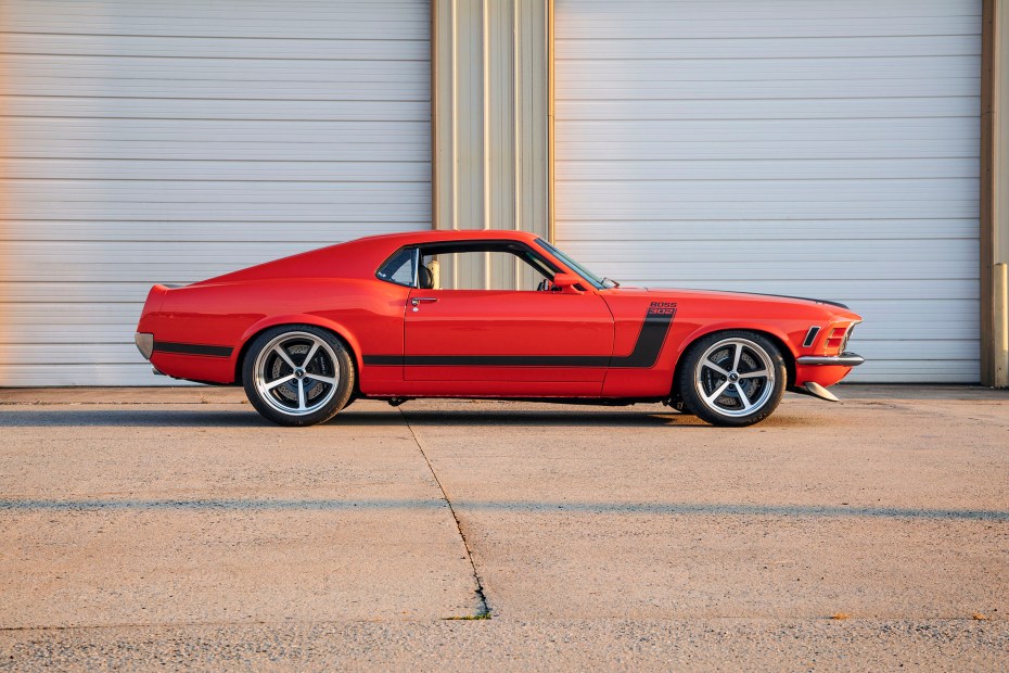 1970 Boss 302 with an Accufab Modular V8 - engineswapdepot.com