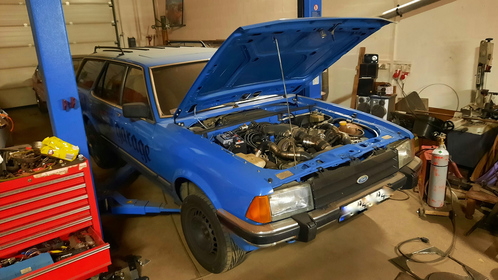 Ford Granada with a Twin-Turbo 4.0 L V6 - engineswapdepot.com