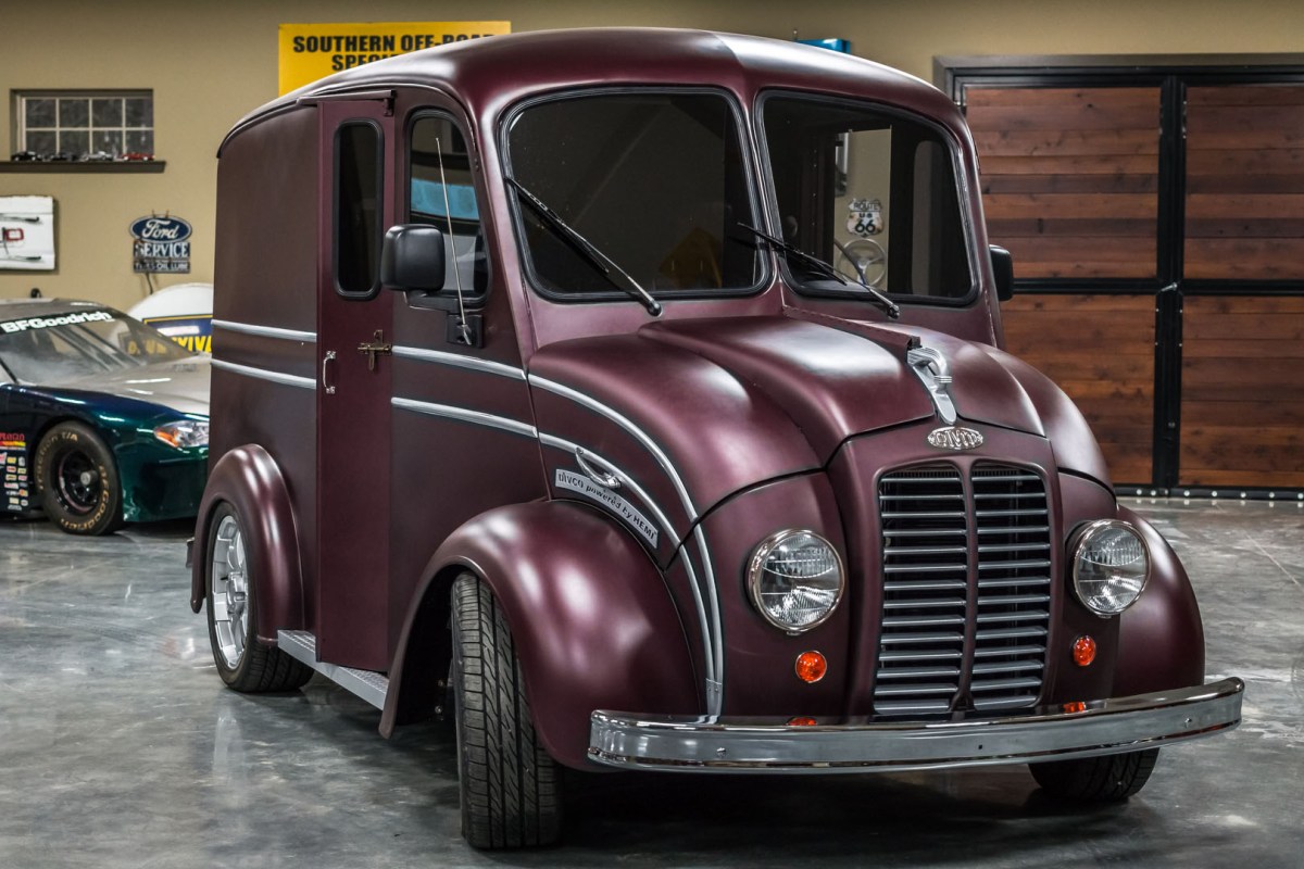 1955 Divco Truck with a 5.7 L Hemi V8 – Engine Swap Depot