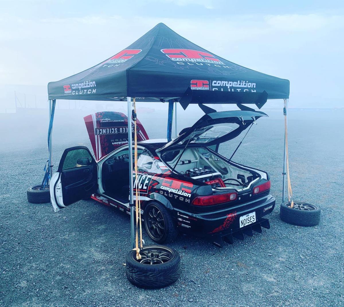 Integra Type R with a Mid-Engine NSX V6 Drifting at Hampton Downs ...