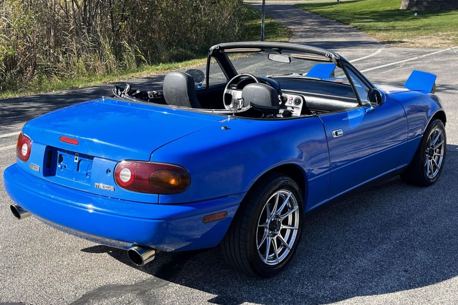 1990 Miata with a 5.0 L Ford V8 - engineswapdepot.com