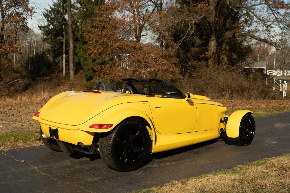1999 Plymouth Prowler with a 6.1 L Hemi V8 05 – Engine Swap Depot