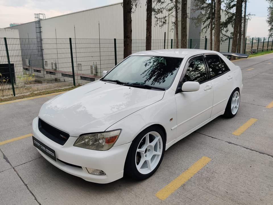 1999 Toyota Altezza with a Honda 2.4 L F20C inline-four 02 – Engine ...