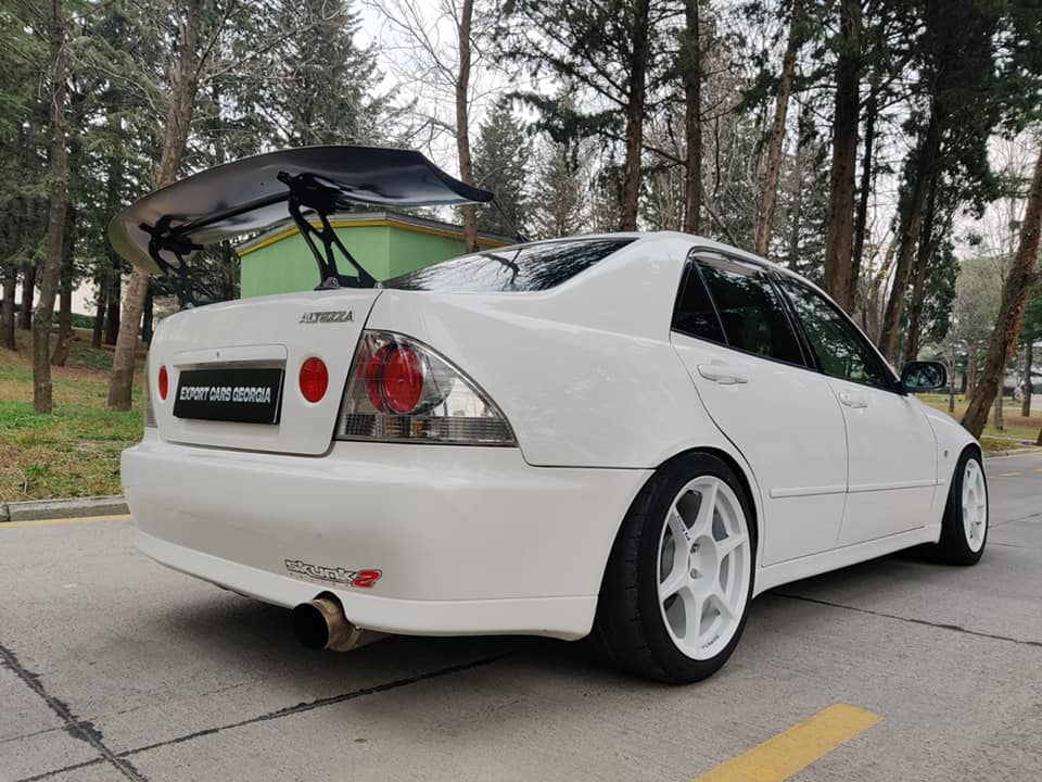 1999 Toyota Altezza with a 2.4 L Honda F20C - engineswapdepot.com