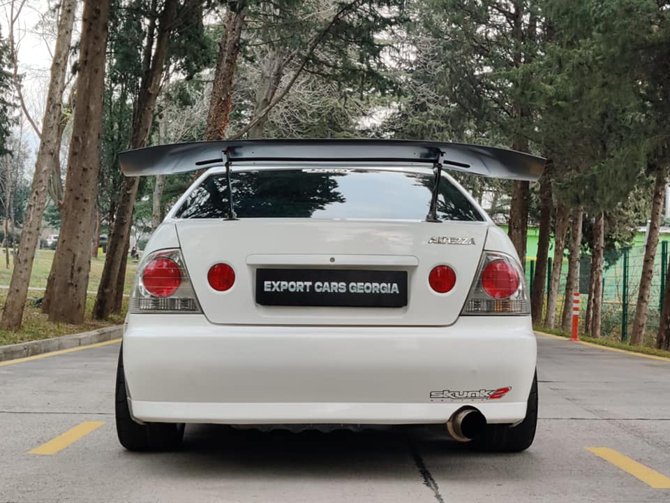 1999 Toyota Altezza with a 2.4 L Honda F20C - engineswapdepot.com