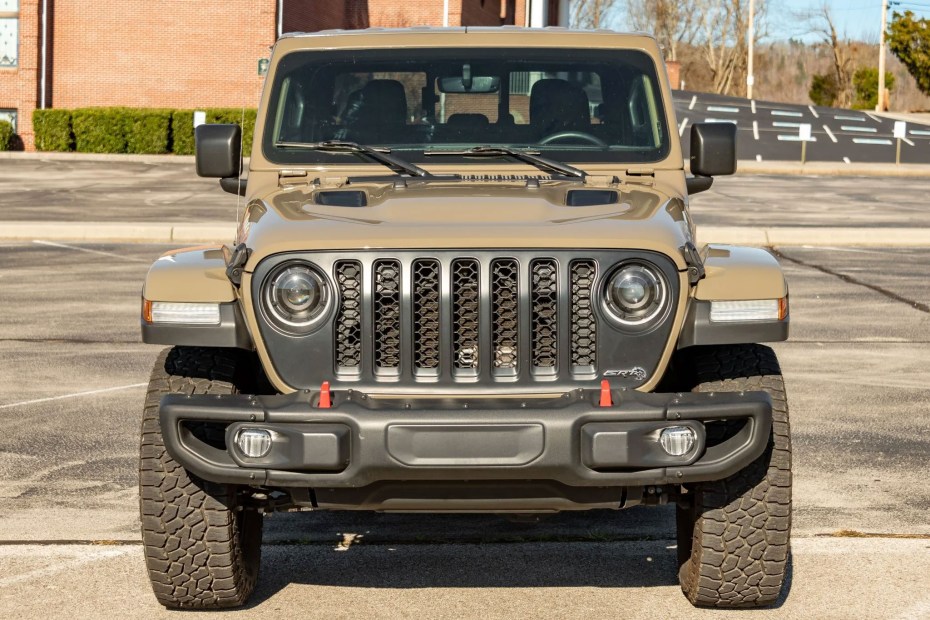 2020 Jeep Gladiator Rubicon with a supercharged Hellcat V8 02 – Engine ...